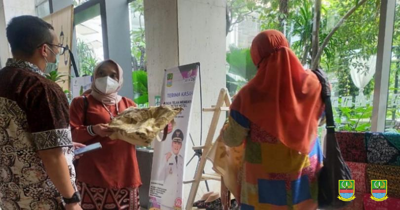 Iwapi Kabupaten Bekasi Kenalkan Produk UKM ke Tamu Mancanegara