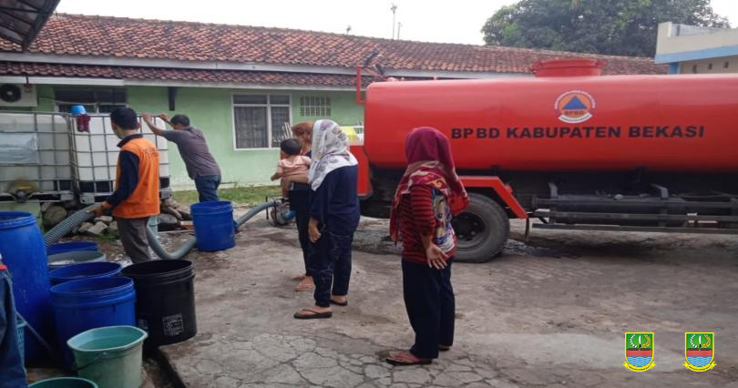 BPBD Distribusikan Air Bersih untuk Desa yang Alami Kekeringan di Cibarusah