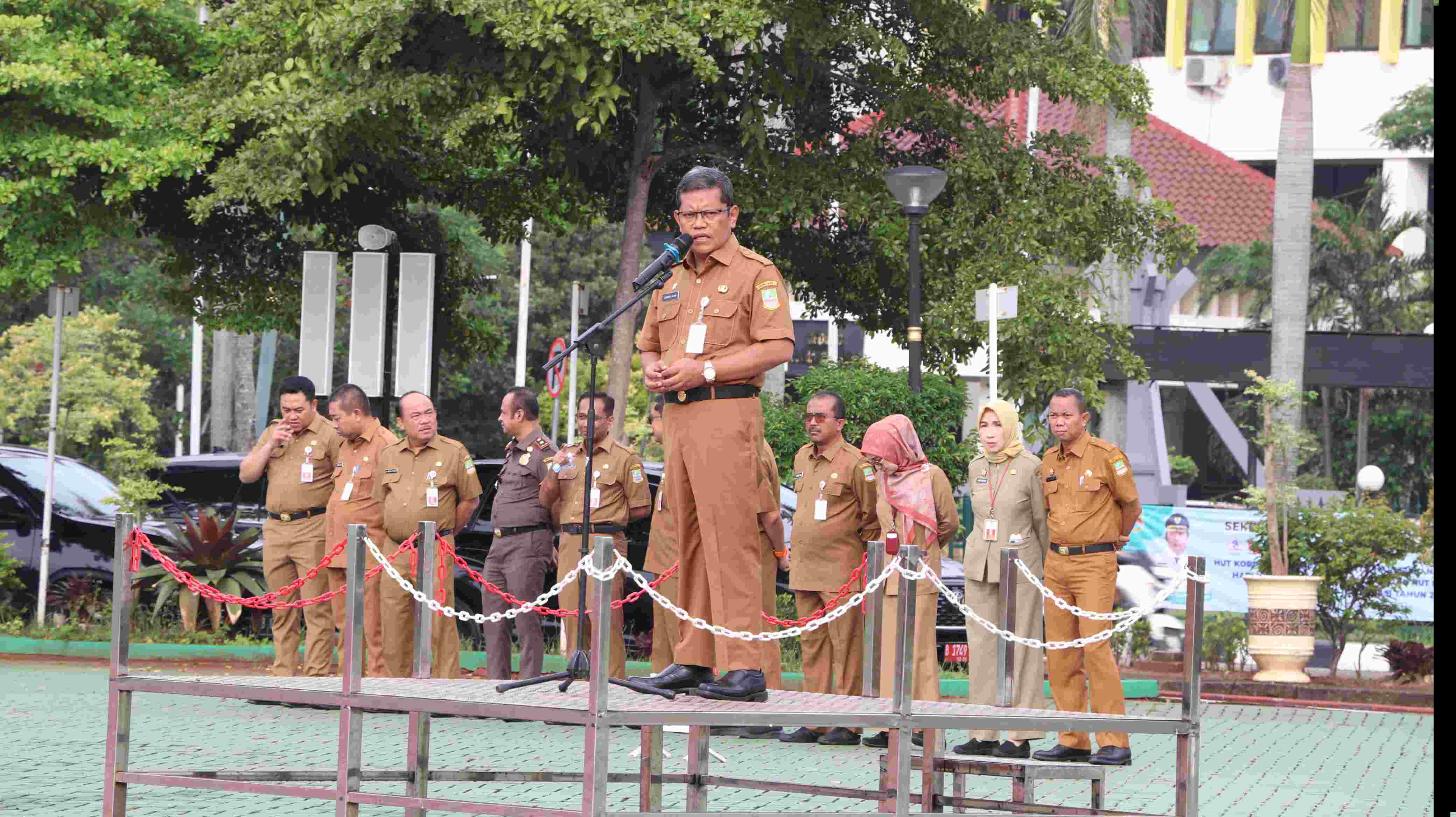 Pimpin Apel Pagi, Pj Sekda Jaoharul Alam Minta Non-ASN Periksa Kesiapan ... Pimpin Apel Pagi, Pj Sekda Jaoharul Alam Minta Non-ASN Periksa Kesiapan ...