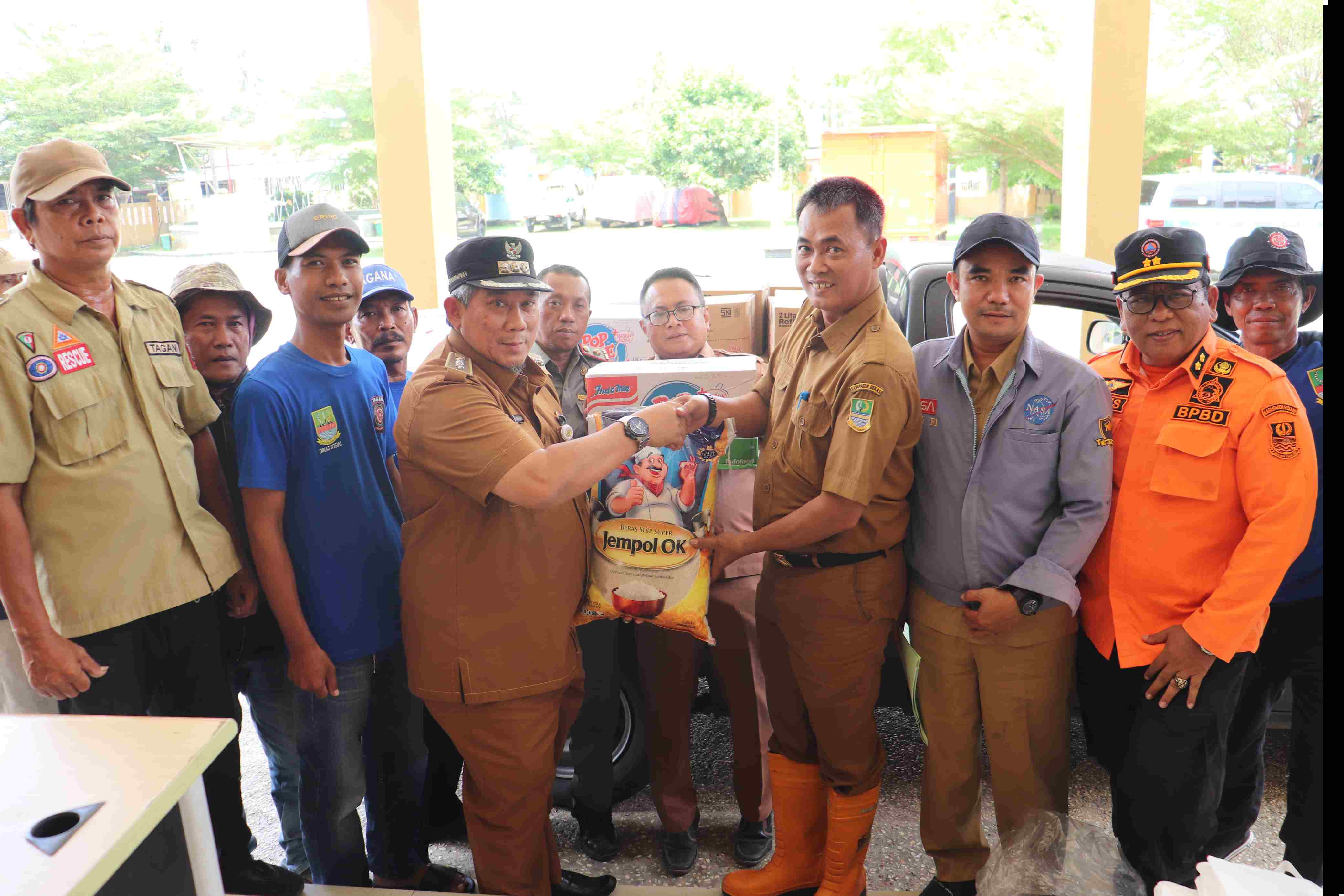 Bantuan untuk Warga Terdampak Banjir Rob Muaragembong Terus Berdatangan