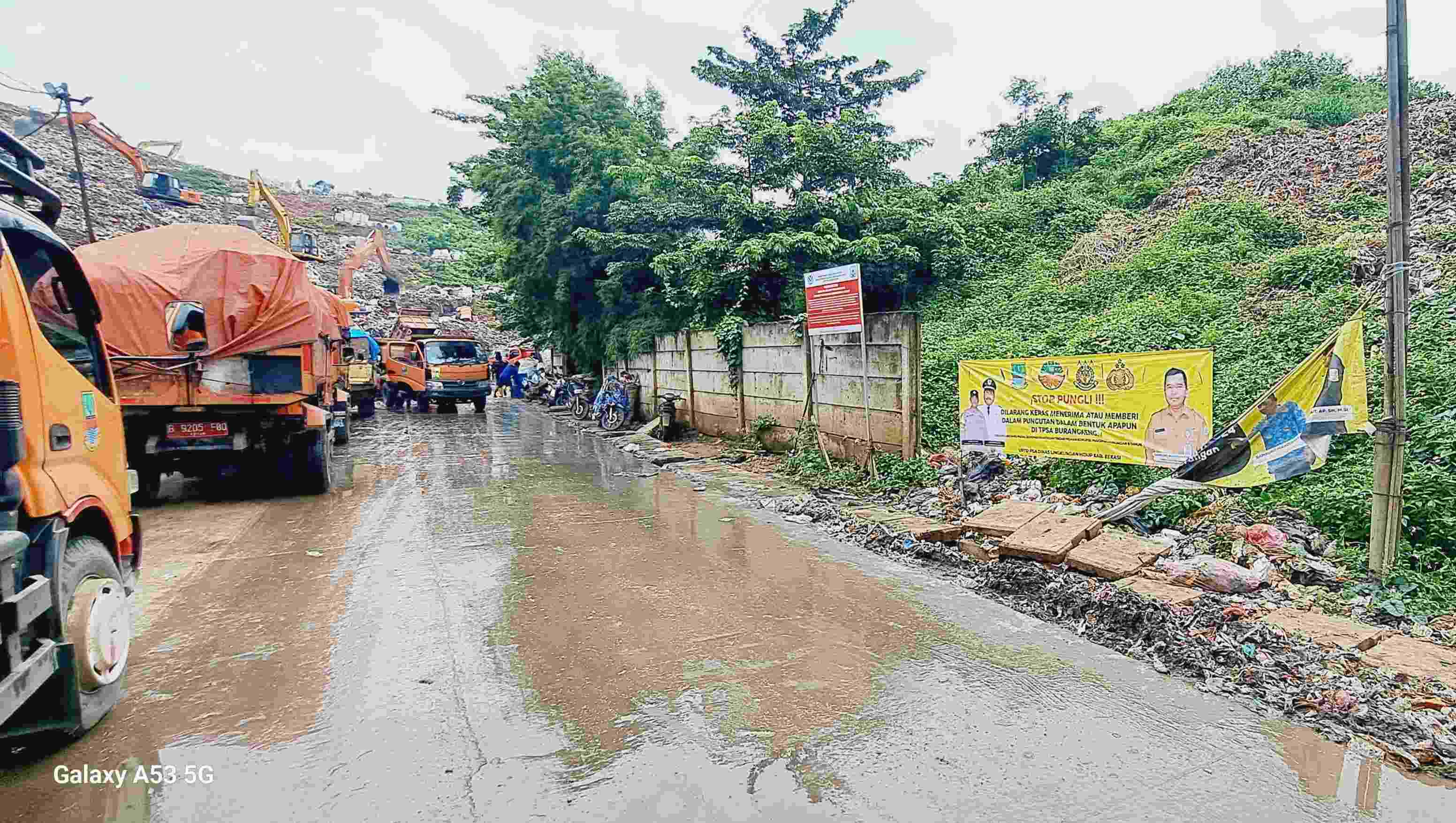 Dinas Lingkungan Hidup (DLH) Kabupaten Bekasi Pasang Banner Larangan ...