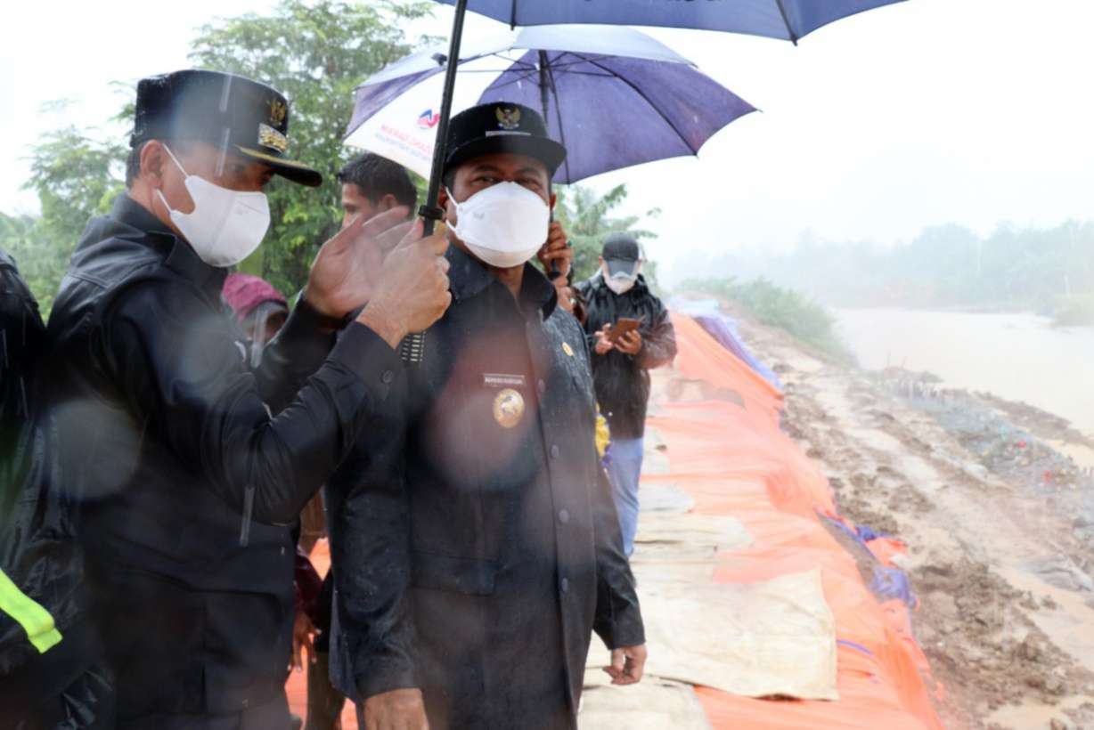 Plt Bupati Bekasi Tinjau Kondisi Tanggul Citarum di Cabangbungin