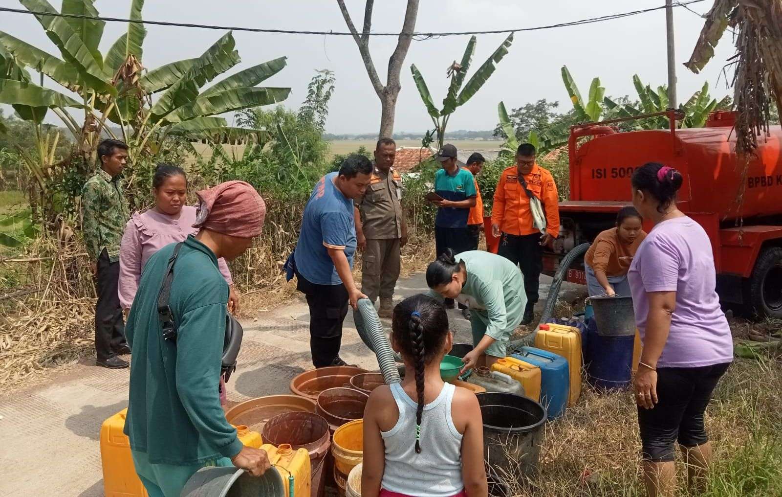 Pemkab Bpbd Distribusikan Air Bersih Untuk Desa Yang Alami Kekeringan