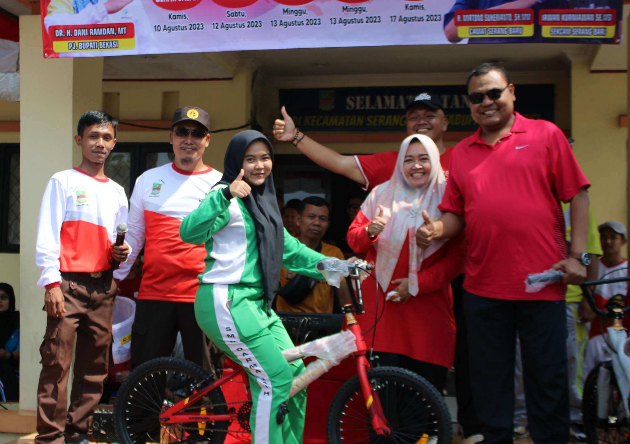 Ribuan Peserta Ramaikan Gerak Jalan Kecamatan Serang Baru