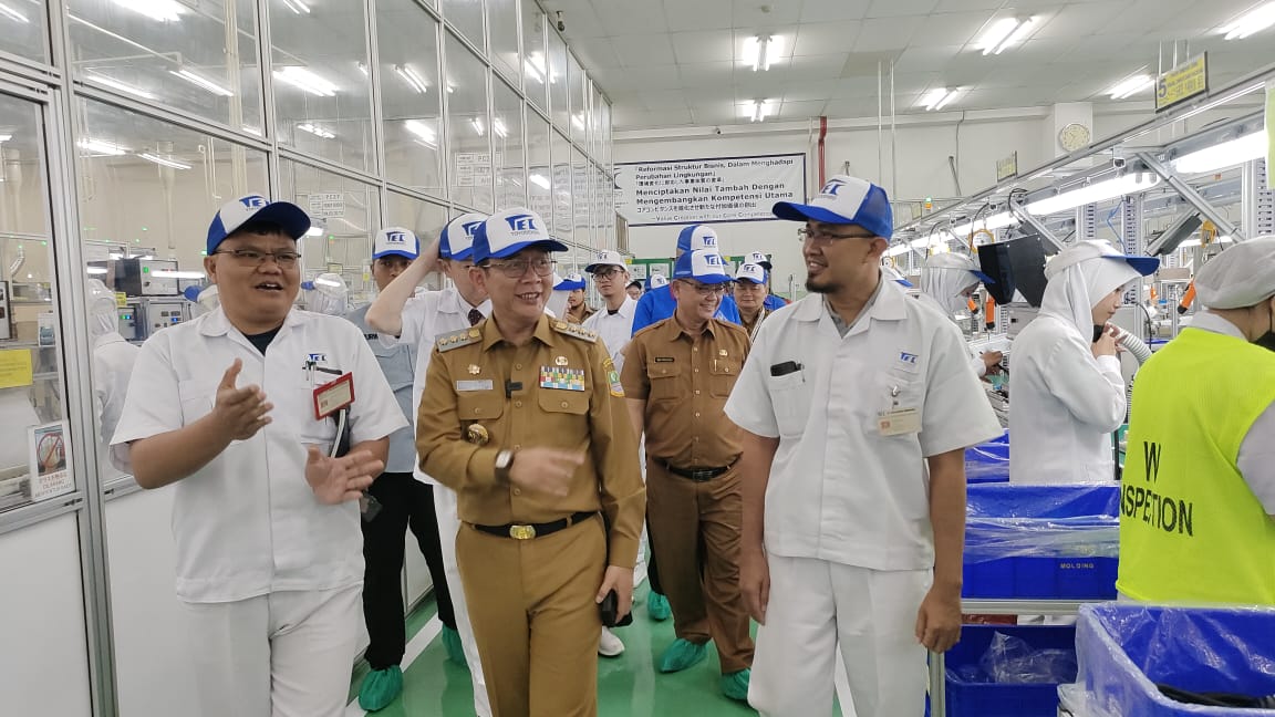 Pj Bupati Bekasi Kunjungi Proses Perekrutan Tenaga Kerja Lokal di PT ...