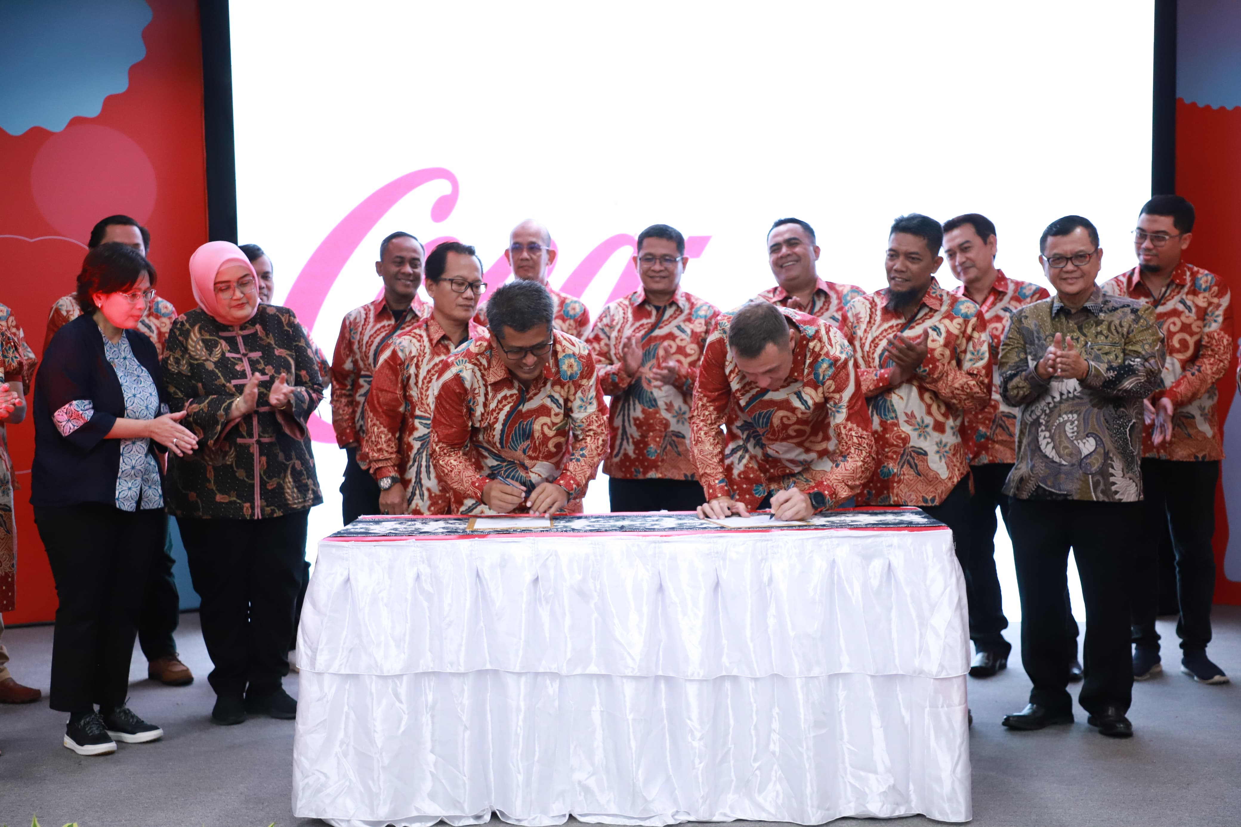Pemkab Bekasi Apresiasi PT. Coca-Cola Atas Komitmen Kesejahteraan Para ...